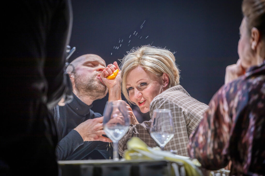 Marta Aliide Jakovski toob Tallinna Linnateatris lavale Hanoh Levini ...